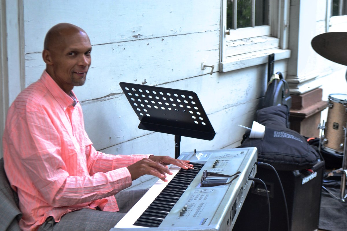 Oscar & Grammy Nominated Sir Tevin Thomas Warms Up the Keys – Ottoo ...